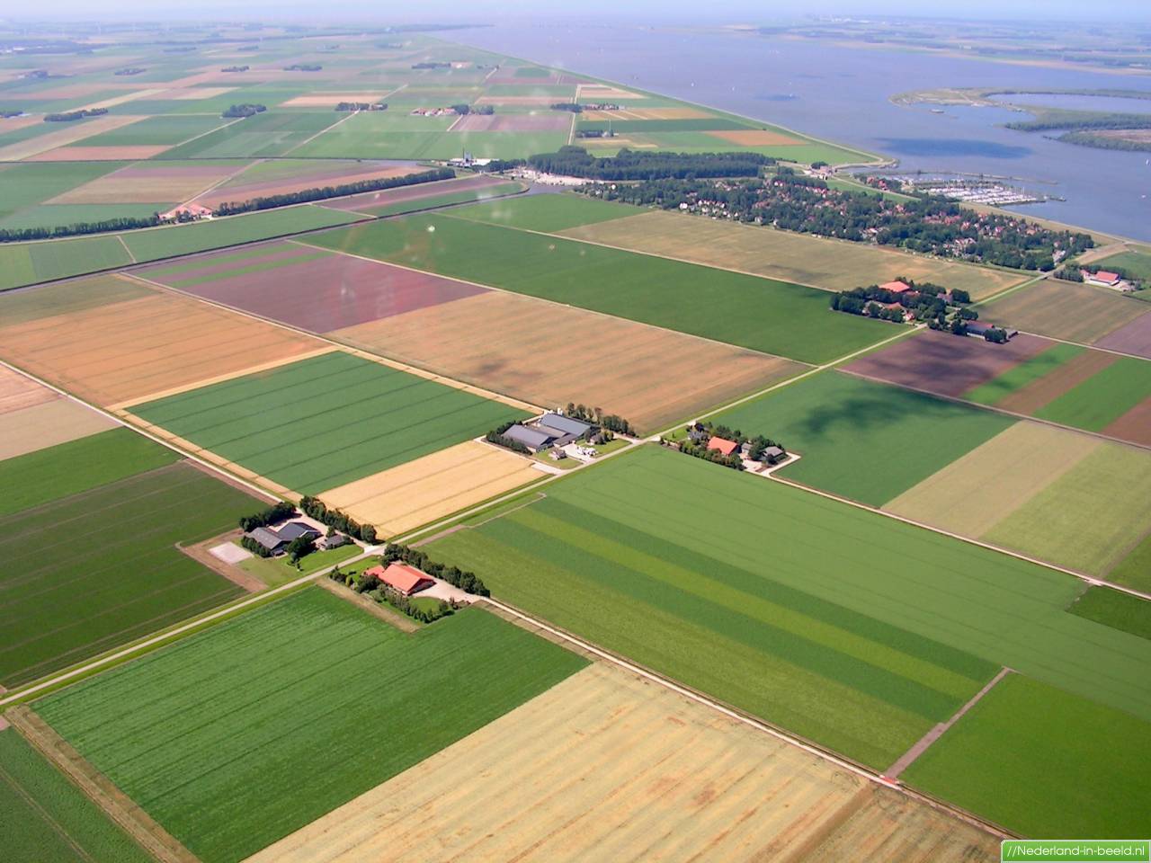 Luchtfoto's Dronten / foto's Dronten | Nederland-in-beeld.nl