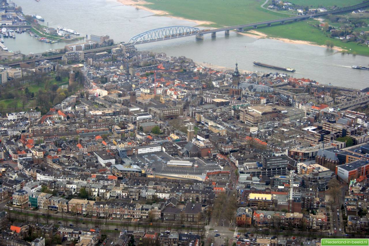 Luchtfoto's Nijmegen / foto's Nijmegen | Nederland-in-beeld.nl