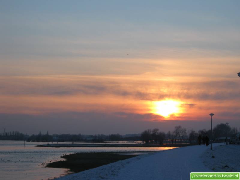 Luchtfoto's Tiel / foto's Tiel | Nederland-in-beeld.nl