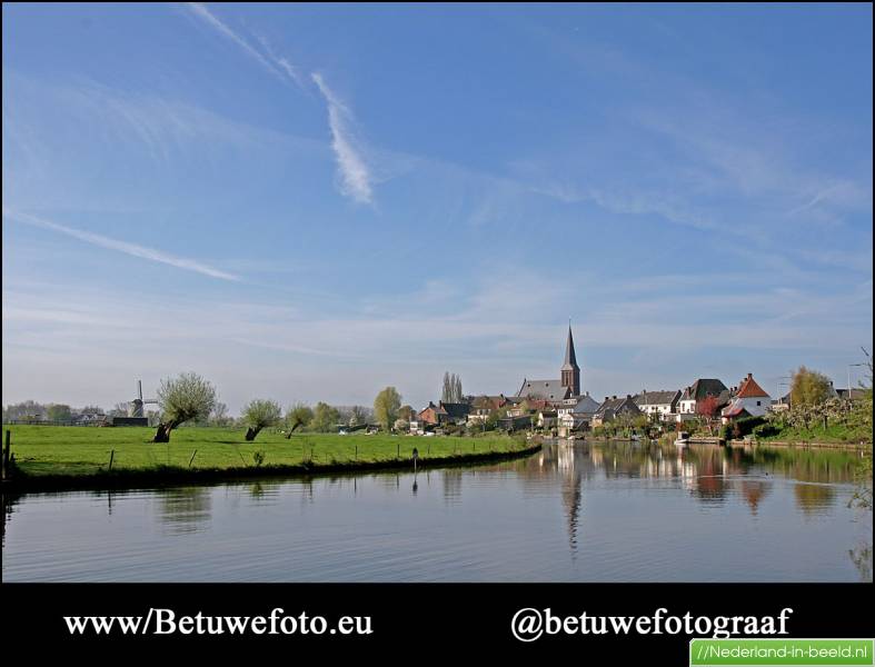 Luchtfoto's Beesd / foto's Beesd | Nederland-in-beeld.nl
