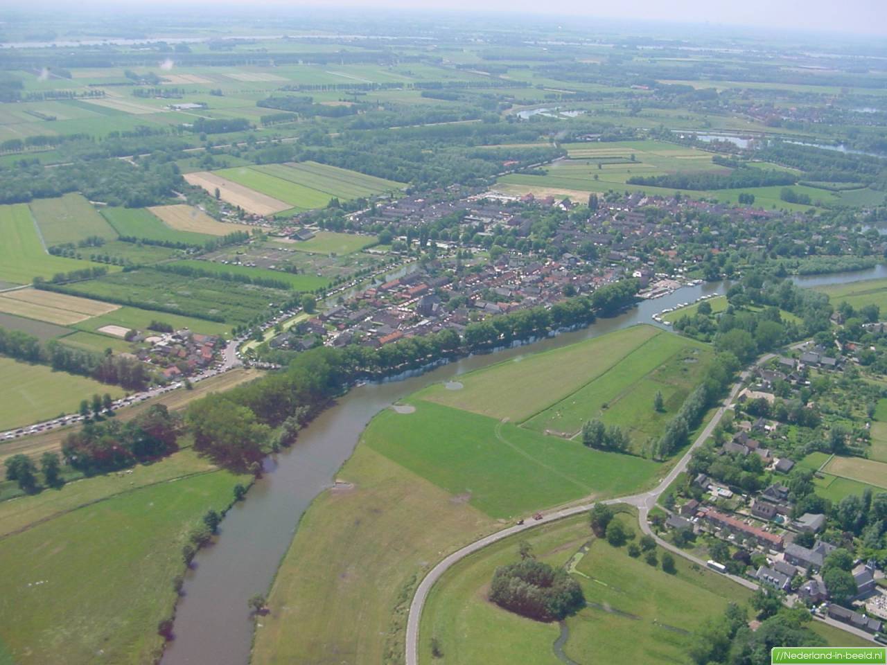 Luchtfoto's Heukelum / foto's Heukelum | Nederland-in-beeld.nl