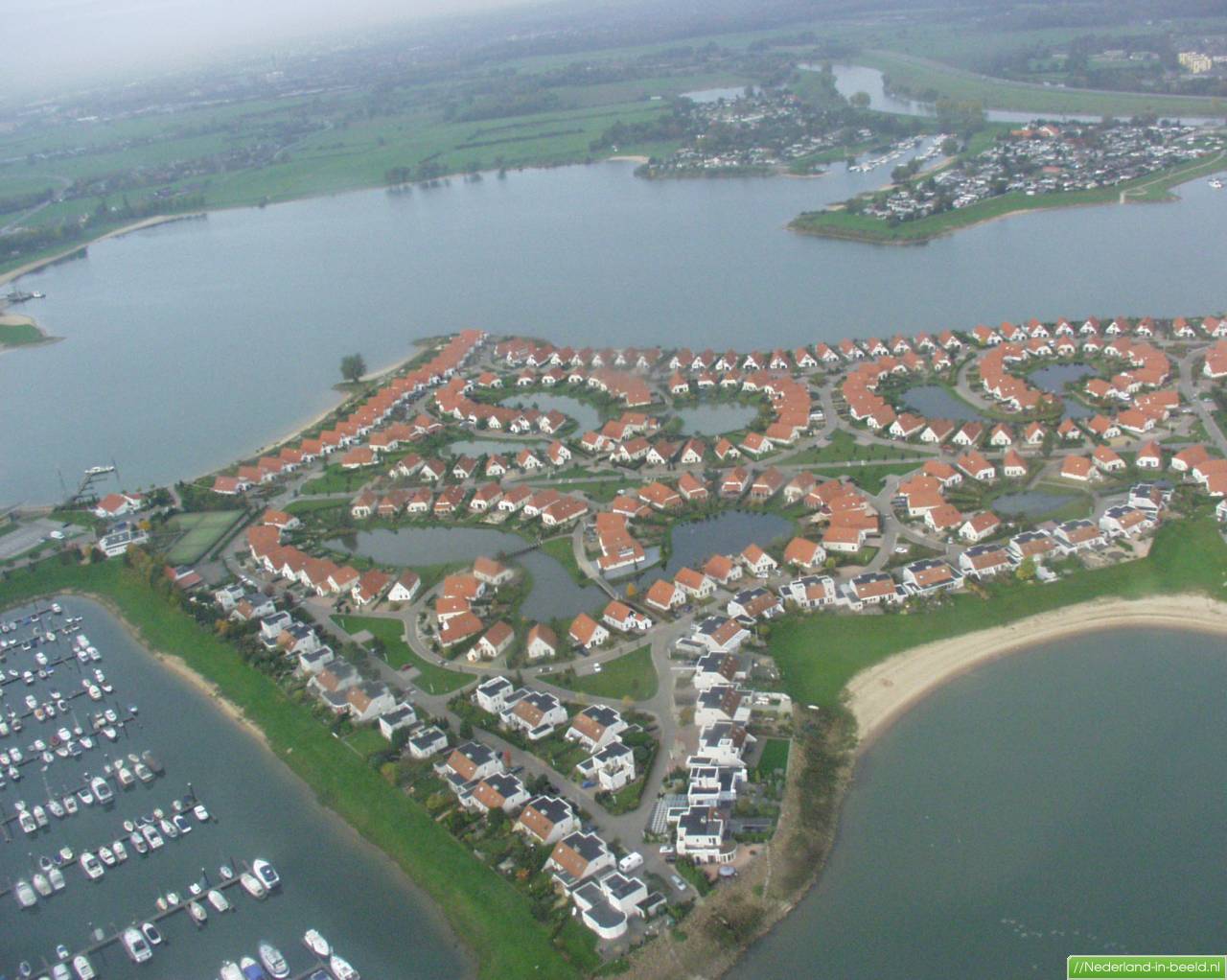 Luchtfoto's Lathum / foto's Lathum | Nederland-in-beeld.nl