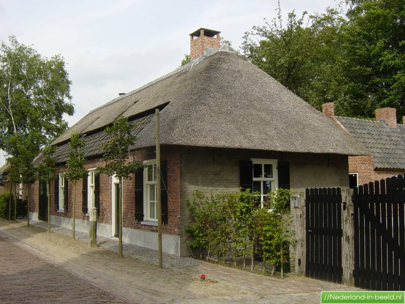 Luchtfoto's Moergestel / foto's Moergestel | Nederland-in-beeld.nl