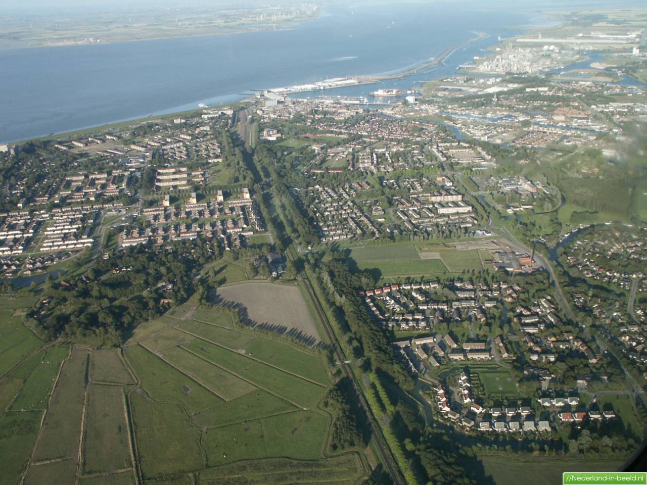 Delfzijl > Molenberg luchtfoto's / foto's | Nederland-in-beeld.nl