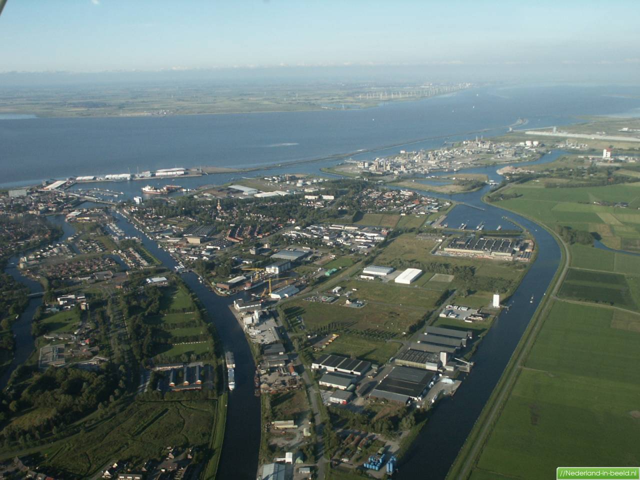 Delfzijl > Hogelandsterweg luchtfoto's / foto's | Nederland-in-beeld.nl