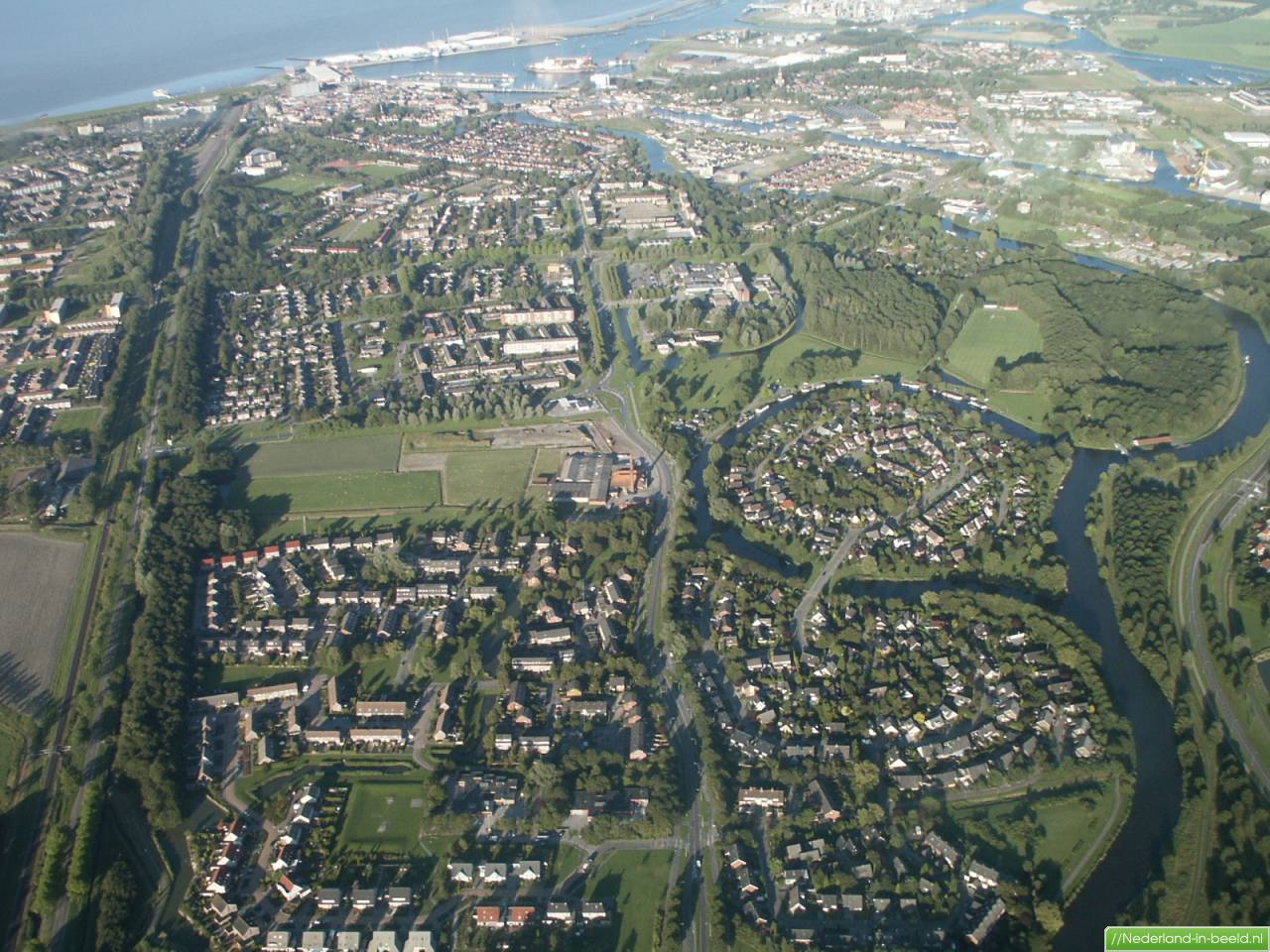 Delfzijl > Landstraat luchtfoto's / foto's | Nederland-in-beeld.nl