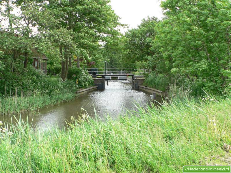 Luchtfoto's Warffum / foto's Warffum | Nederland-in-beeld.nl