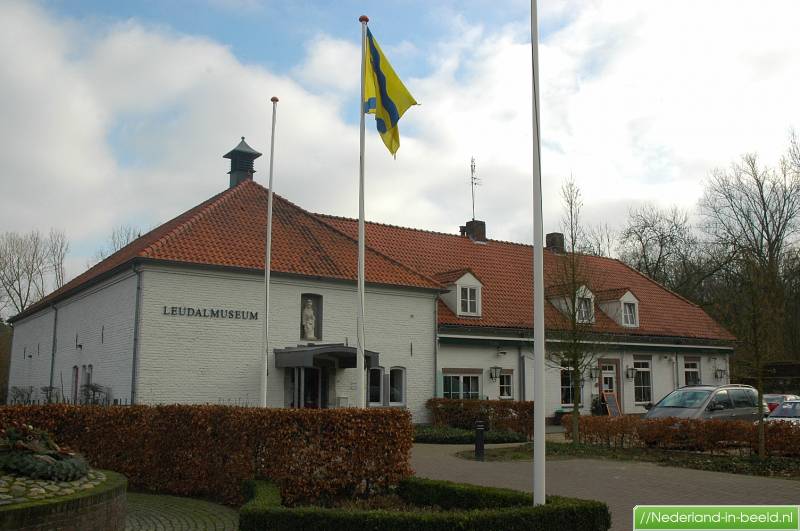 Luchtfoto's Haelen / foto's Haelen | Nederland-in-beeld.nl
