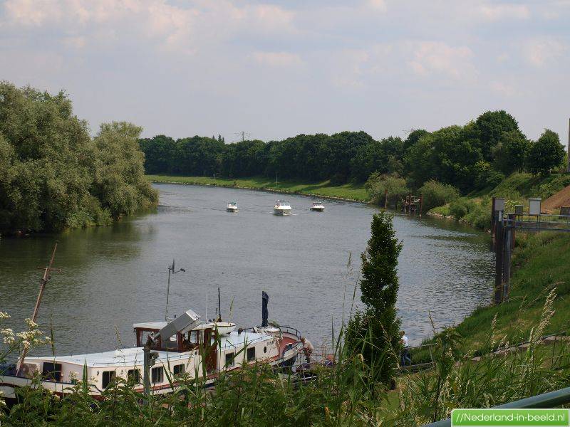 Luchtfoto's Linne / foto's Linne | Nederland-in-beeld.nl