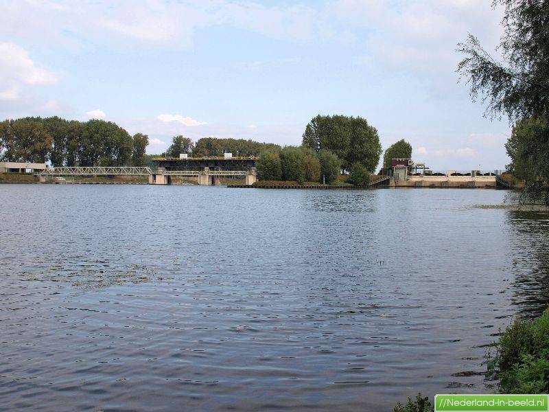 Luchtfoto's Linne / foto's Linne | Nederland-in-beeld.nl