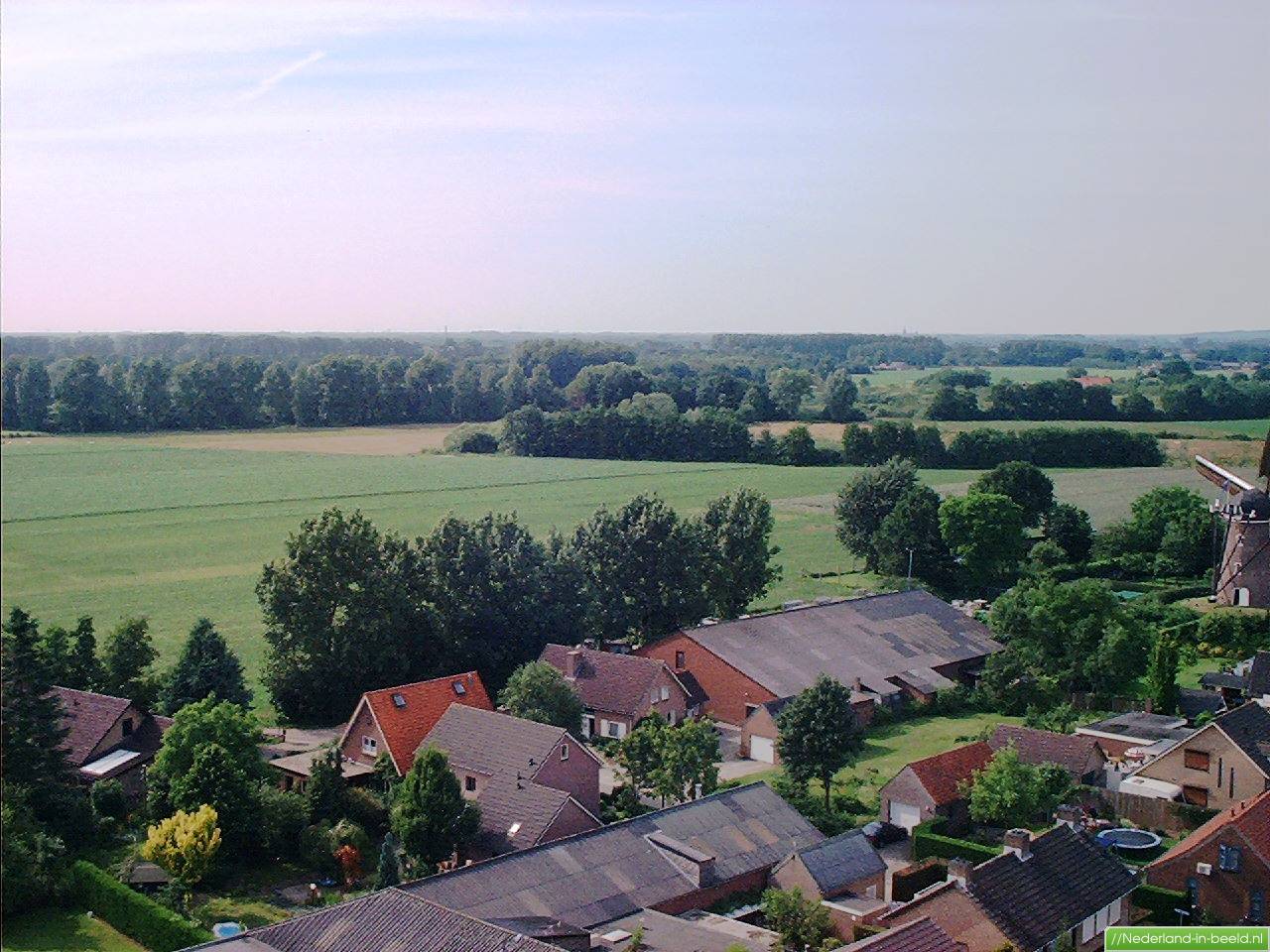 Beugen > Dorpsstraat luchtfoto's / foto's | Nederland-in-beeld.nl