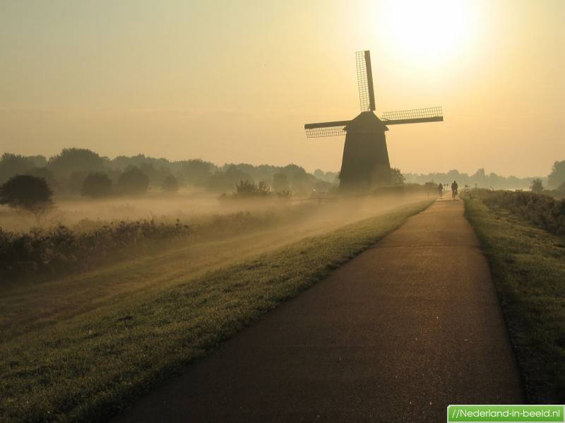 Oostzaan > Kerkplein luchtfoto's / foto's | Nederland-in-beeld.nl