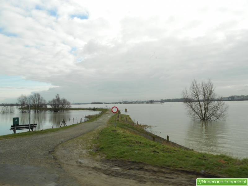 Luchtfoto's Ochten / foto's Ochten | Nederland-in-beeld.nl