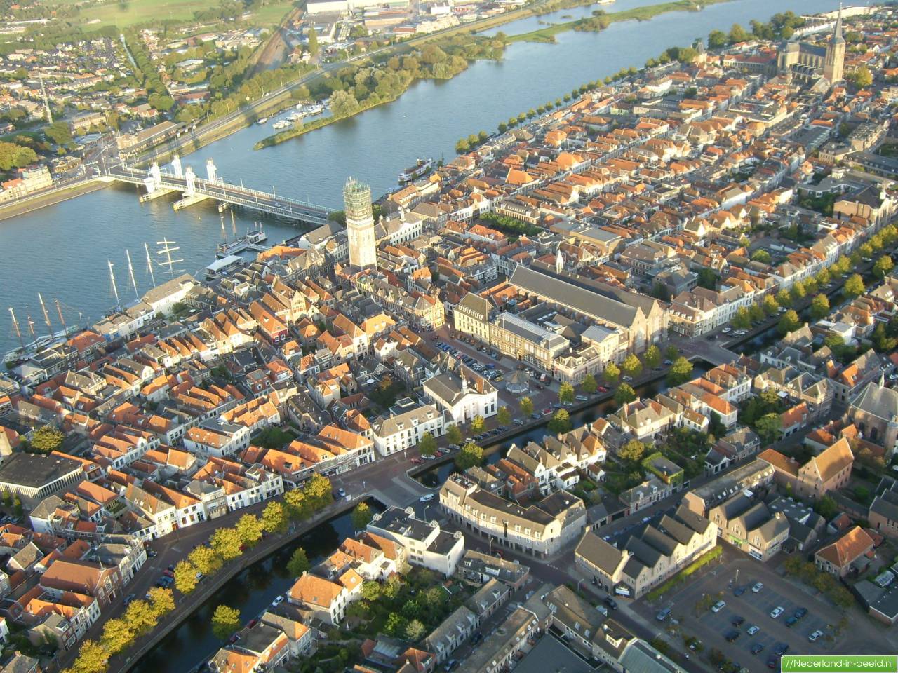 Luchtfoto's Kampen / foto's Kampen | Nederland-in-beeld.nl