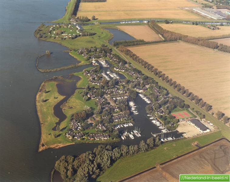 Numansdorp > Bernhardstraat luchtfoto's / foto's | Nederland-in-beeld.nl